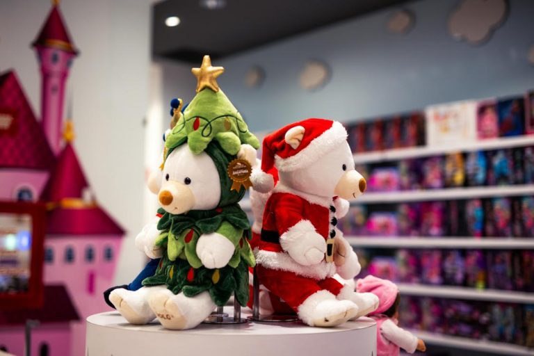 The Timeless Charm of Classic Teddy Bears (Explained) - Manta Ray Of Hope